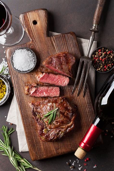 烤ribeye牛排、草本和香料 库存图片 图片 包括有 背包 草本 膳食 复制 刀子 肋骨 胡椒 88916899
