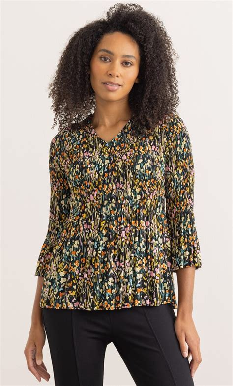 Three Quarter Sleeve Meadow Print Pleated Top In Black Klass
