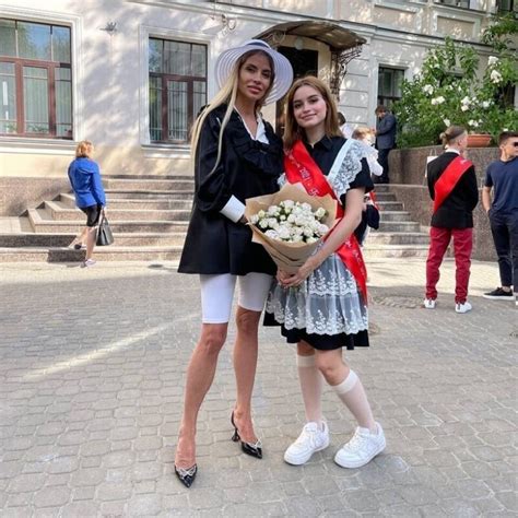 Самые эффектные мамы выпускников 2021 / Писец - приколы интернета