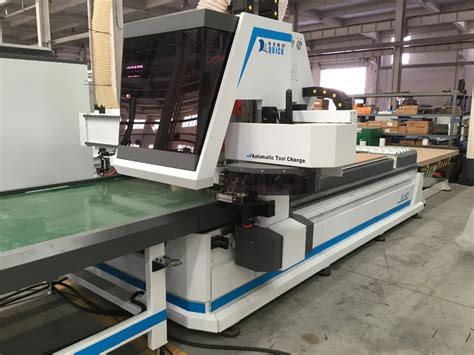 Atc Auto Loading And Unloading Cnc Router For Wood Furniture
