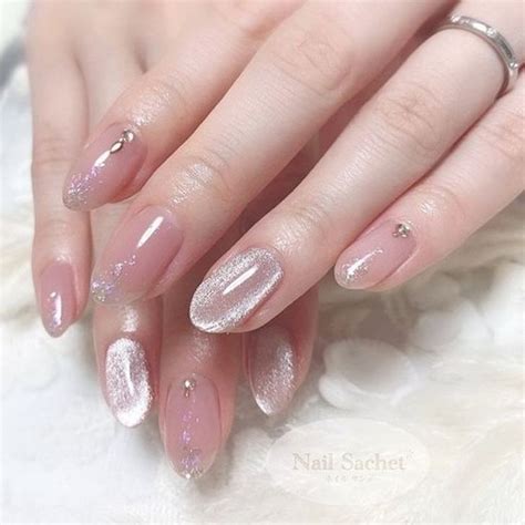 ไอเดียทำเล็บเจ้าสาวดูดีดูแพง ถ่ายรูปสวมแหวนแบบลักชู