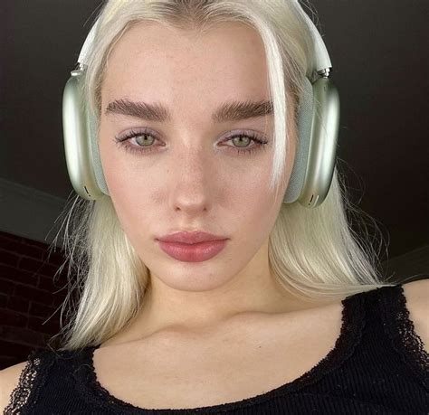 Pin By Babybluebrew On Photo Dump Avrey Ovard Avery Ovard She S A Lady