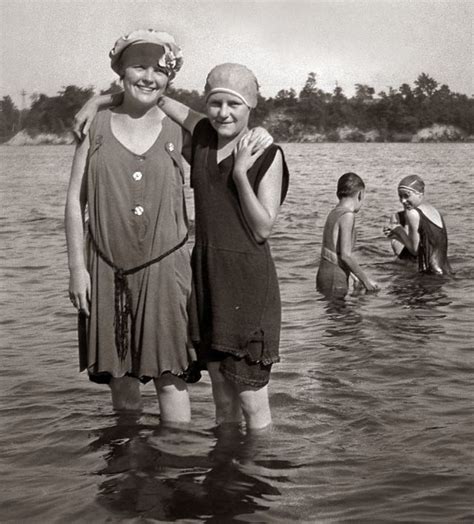 40 Vintage Photos That Defined Bathing Suits In The Early 20th Century