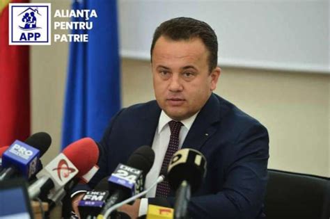 Codrin Ștefănescu este foarte grav bolnav Eu Liviu Marian Pop am