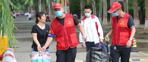 高考收官 昌邑义工交出志愿“答卷”爱心考生服务点