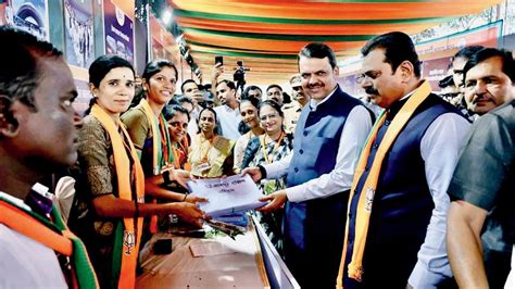 Meet Targets Help New Allies Devendra Fadnavis To Bjp Cadre