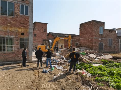 太平镇一违法强占耕地建设房屋昨日被依法强制拆除 农村