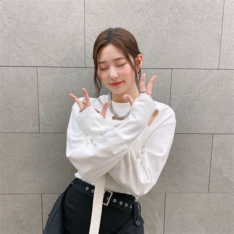 220331 Kim Minju Twitter Update Kpopping