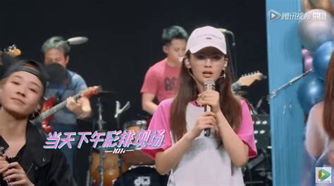 頻跳錯又忘詞！《創造101》村花「楊超越」遭導師「胡彥斌」不禁痛批：妳太糟糕！