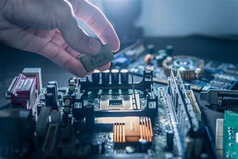Devenir ingénieur en électronique formations débouchés salaire