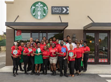 Starbucks Expands Store Portfolio In The Bahamas Unveils Its First Drive Thru Historias En