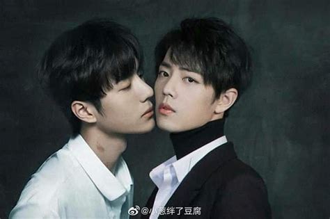 ชอบรอยที่คอจังง ชิปนอกจอได้ป่ะล่ะเคมีเข้ากันเกิ้นนน เซียวจ้าน หวังอ