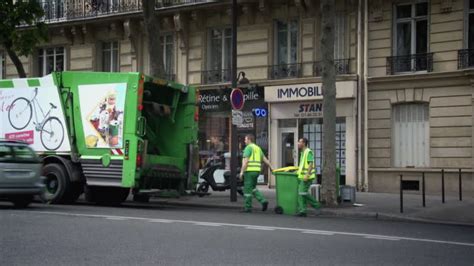 333 Garbage Carts Stock Videos Footage And 4k Video Clips Getty Images