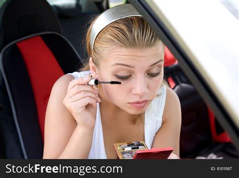 Beautiful Girl Make Make Up Free Stock Images And Photos 6101567