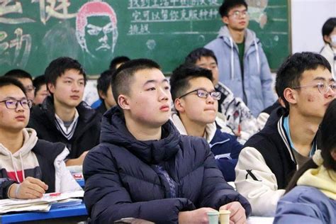 清外高中部开展薪火相传情系母校优秀毕业生高校宣讲 湖北日报新闻客户端