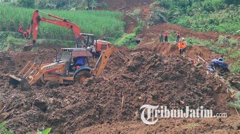 Update Tanah Longsor Di Blitar Pencarian Korban Tertimbun Dilanjutkan Alat Berat