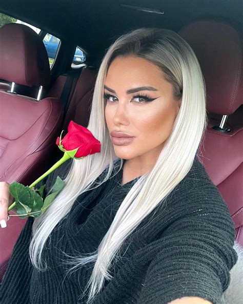 Dana Istrate Instagrameriță Rroboners