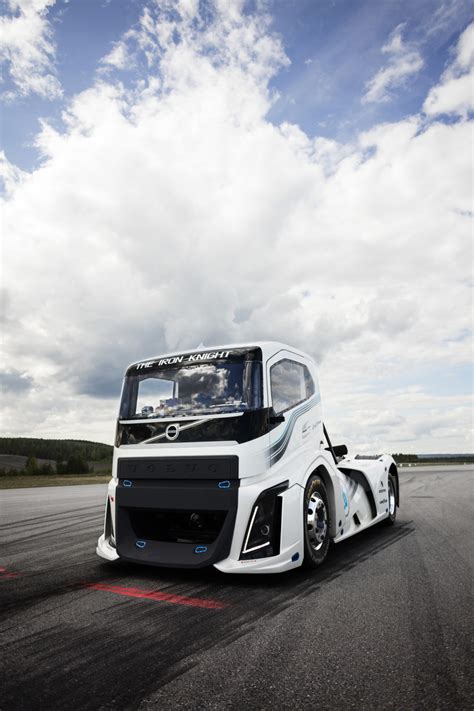 Volvo Iron Knight The Fastest Truck In The World Hispotion