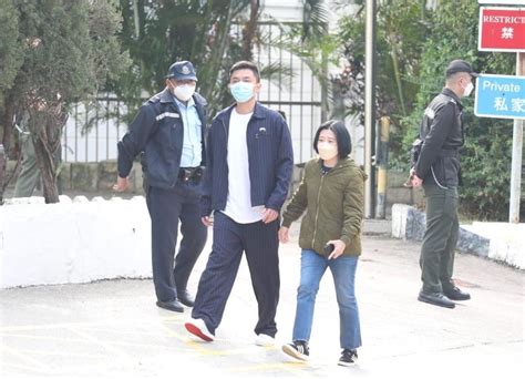 楊明服刑期滿獲釋 莊思明現場迎接 東張