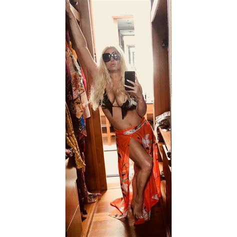 Jessica Simpson Massive Tits In A Bikini Selfie