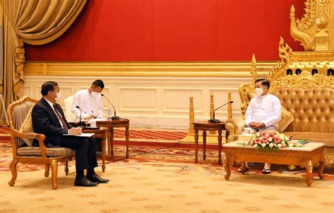 နိုင်ငံတော်စီမံအုပ်ချုပ်ရေးကောင်စီဥက္ကဋ္ဌ နိုင်ငံတော်ဝန်ကြီးချုပ် ဗိုလ