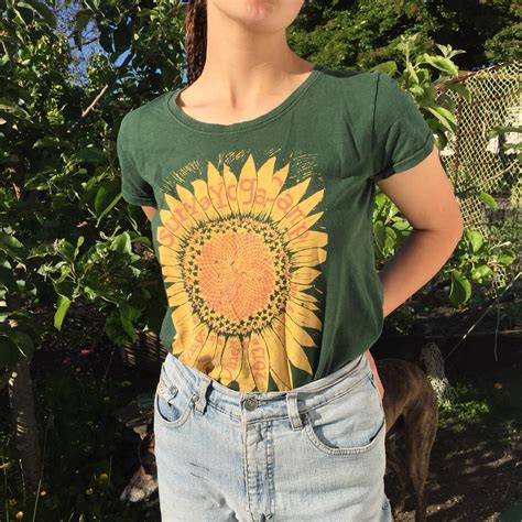 Really Pretty Sunflower Block Printed Tee🧚‍♀️ Was Made Depop