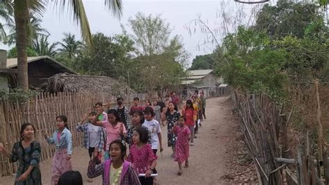 ယင်းမာပင်တွင် သပိတ် စစ်ကြောင်း ၂ ခု ပူးပေါင်းကာ စစ်အာဏာရှင် တော်လှန်ရေး