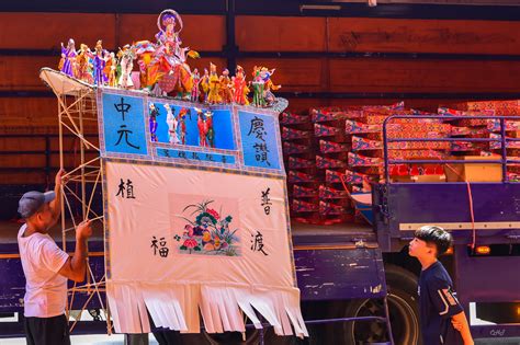 阿猴媽祖（屏東慈鳳宮） 牌樓下大士爺佈置 一樣的 對稱 對齊 調整再調整 要達到心中那個標準