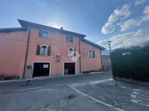 Vendita Appartamento Toscolano Maderno Quadrilocale In Via Promontorio 44 Da Ristrutturare