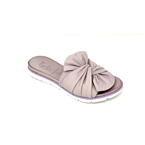 Lyla Lilac Feet