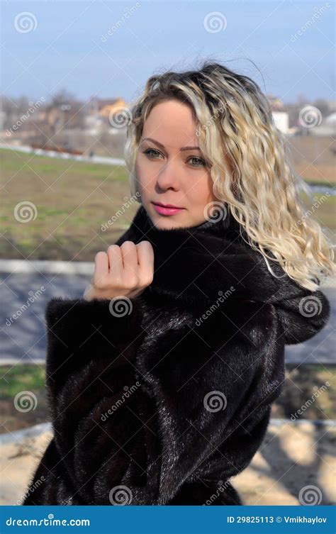 Woman In Luxury Fur Coat Stock Image Image Of T Cold 29825113