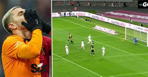 Mauro Icardi Misses Open Goal As Galatasaray Try To Recreate Messi