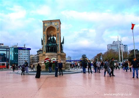 APA SAJA YANG BISA DINIKMATI DI TAKSIM SQUARE ISTIKLAL STREET DI ISTANBUL