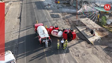 Vuelca pipa cargada con gas LP en la carretera México Pachuca Grupo
