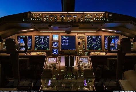 Boeing 777 Cockpit Layout
