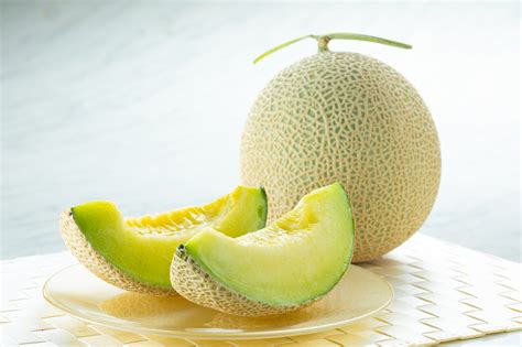 メロン｜食べ頃はいつ？見分け方や保存方法・おすすめの食べ方などを徹底解説｜shufooプラス