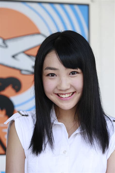 Japanese Girl Idols Momo Shiina Gravure Idol Gallery