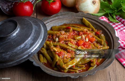 전통 맛있는 터키 음식 올리브 오일과 녹색 콩 터키어 이름 지티니타글리 타즈 파술리 0명에 대한 스톡 사진 및 기타 이미지