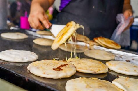 Festival De La Pupusa Se Desarrolla En El Mercado Modelo En San Salvador