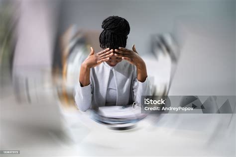현기증 현기증 과 Bppv 뇌 통증 35 39세에 대한 스톡 사진 및 기타 이미지 35 39세 건강관리와 의술 균형