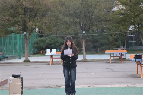 向国旗敬礼 青春致敬祖国周口职业技术学院文化教育学院举行升旗仪式 团委