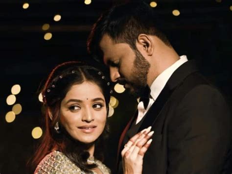 Pinky Cha Vijay Aso Actress Sharayu Sonawane Gets Engaged To Jayant