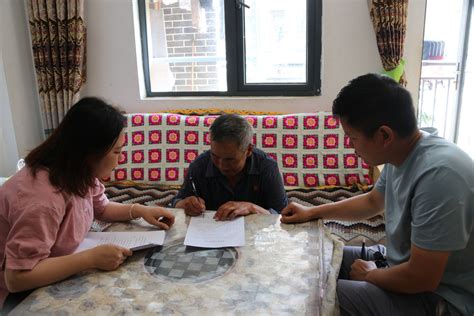 黔西市锦绣街道：党员干部集中签订承诺书 抵制违规乱办滥办酒席子女