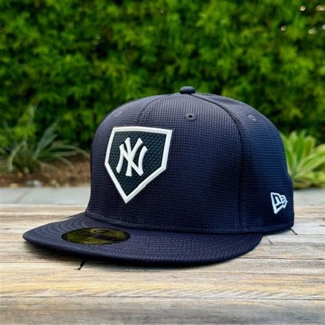 Yankees 2022 On Field Club House Navy The Locker Room Of Downey