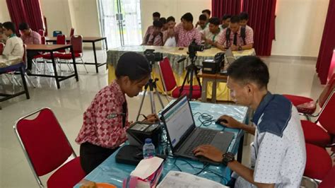 Jelang Pemilu Disdukcapil Terbitkan KTP El Untuk Pelajar SMKN Bintim Harian Kepri