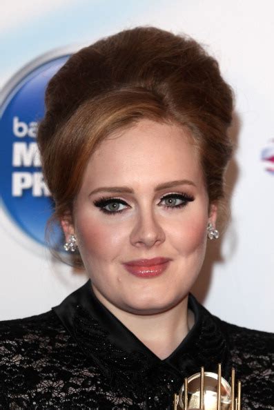 ¿adele Sale Con Un Hombre Casado Y Con Una Hija Entretenimiento Cultura Pop Univision