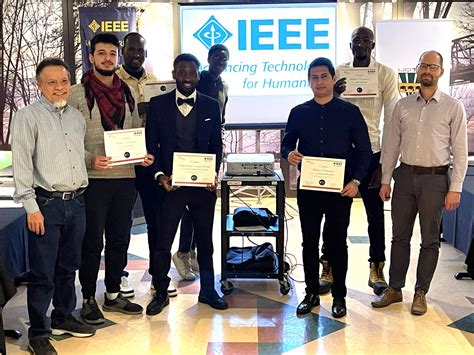 Des étudiants En Génie électrique Et Génie Informatique Présentent