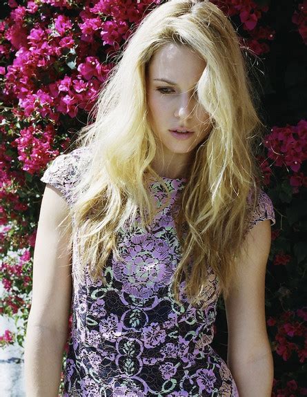 אלונה טל מככבת במגזין אמריקני