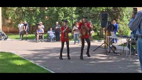 Кони в яблоках. исп. дуэт "Подружки" - YouTube