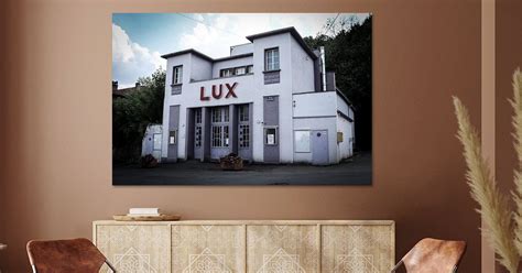 De 'Lux' Art Deco bioscoop, Frankrijk van Imladris Images op canvas ...